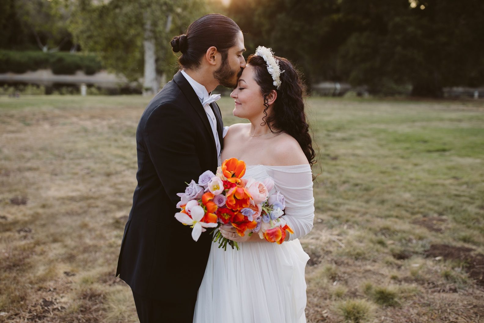 King Gillette Ranch Wedding || A trendy, colorful outdoor Celebration